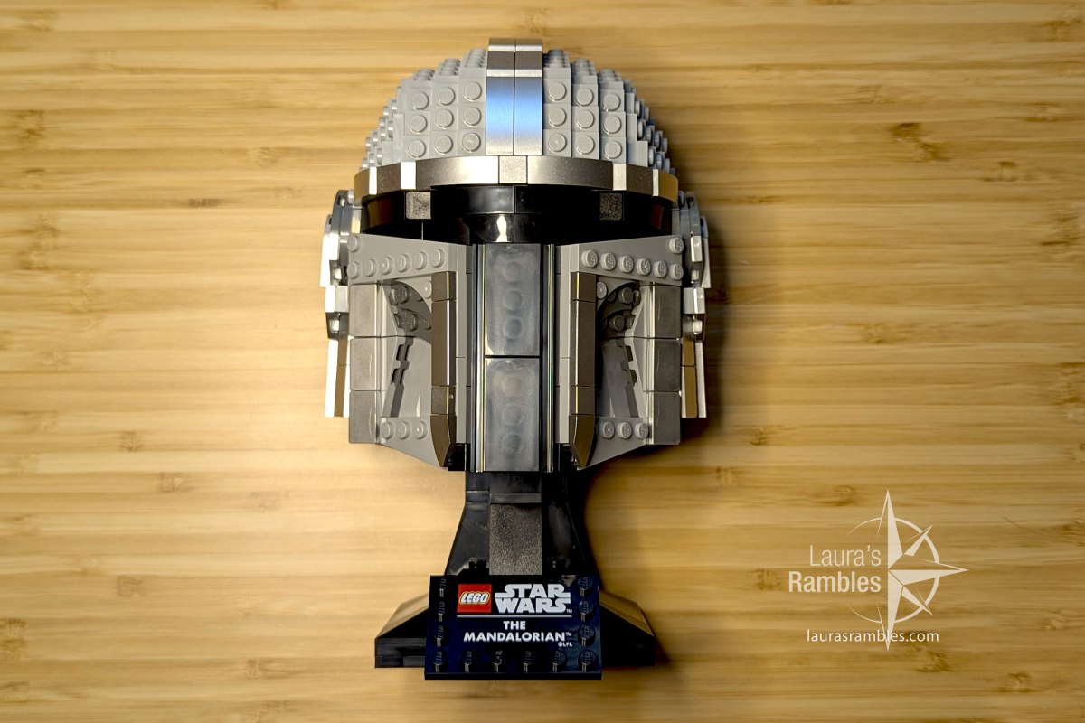 Lego Mandalorian Helmet Timelapse: Build and Review – Laura's Rambles
